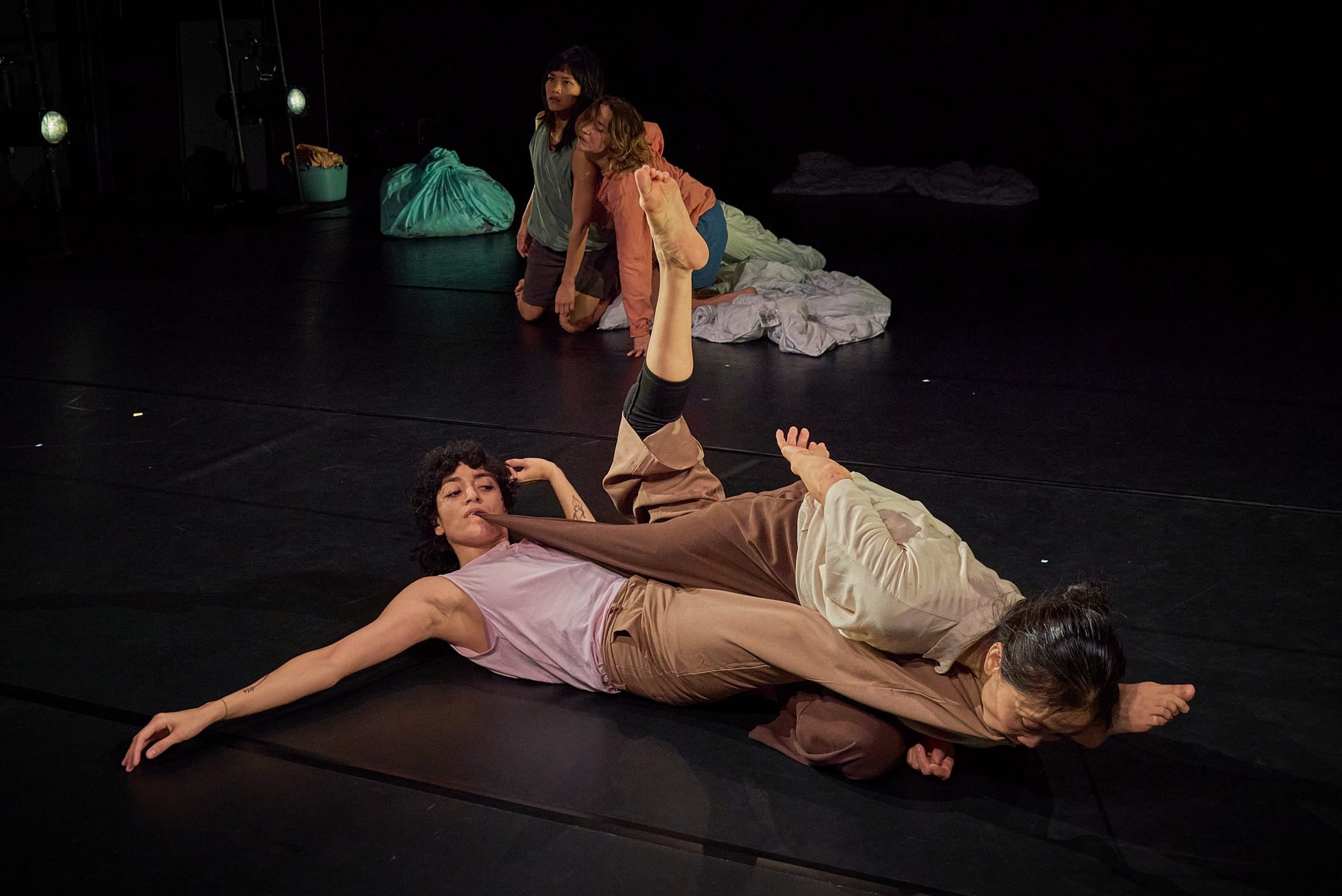 HAU Hebbel am Ufer - Wen Hui / Living Dance Studio - New Report on ...